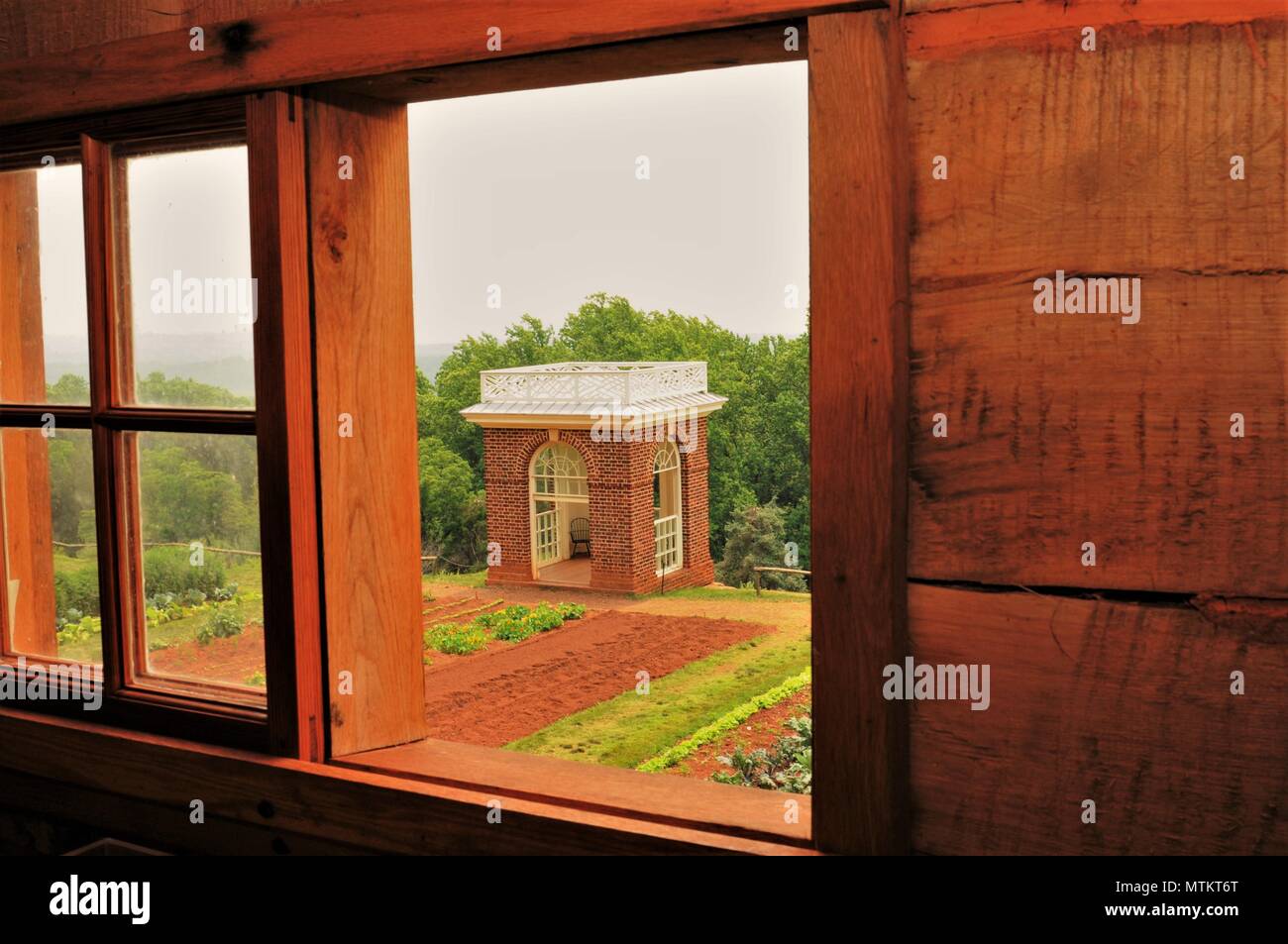 Log cabin at Thomas Jefferson's Plantation Monticello in ...