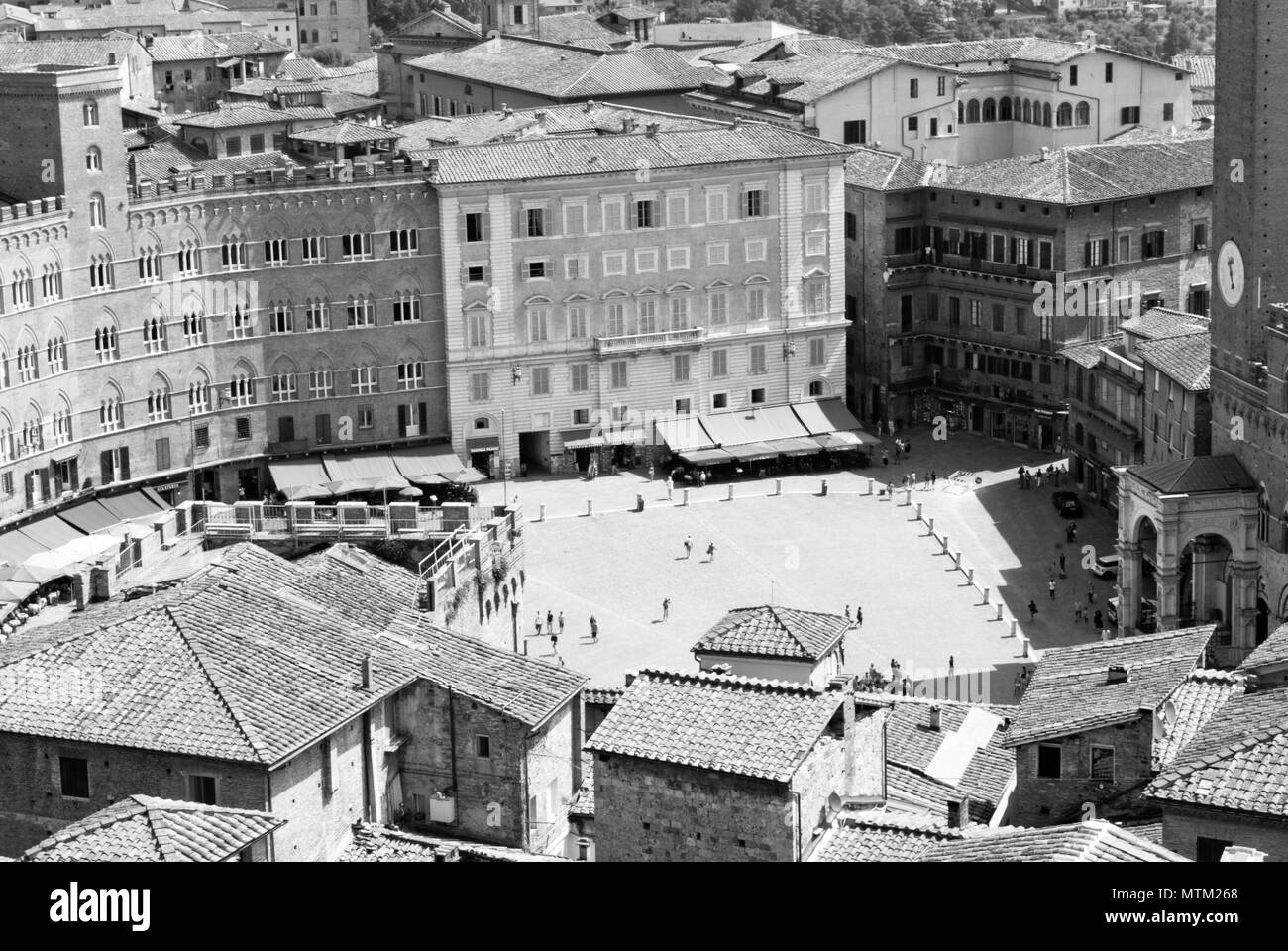 The famous Piazza del Campo, Siena, where the traditional horse race ...