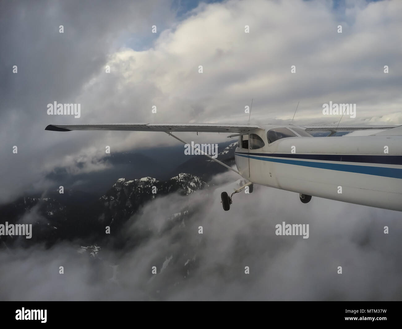 Aircraft over canadian landscape hi-res stock photography and images ...