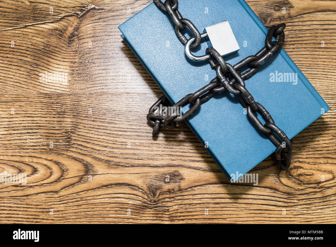 Book chains hi-res stock photography and images - Alamy