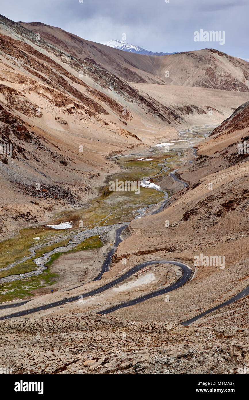 Tanglang La mountain pass Ladakh Stock Photo - Alamy
