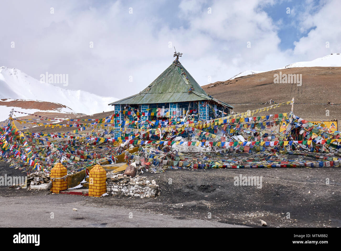 Tanglang La mountain pass Ladakh Stock Photo - Alamy