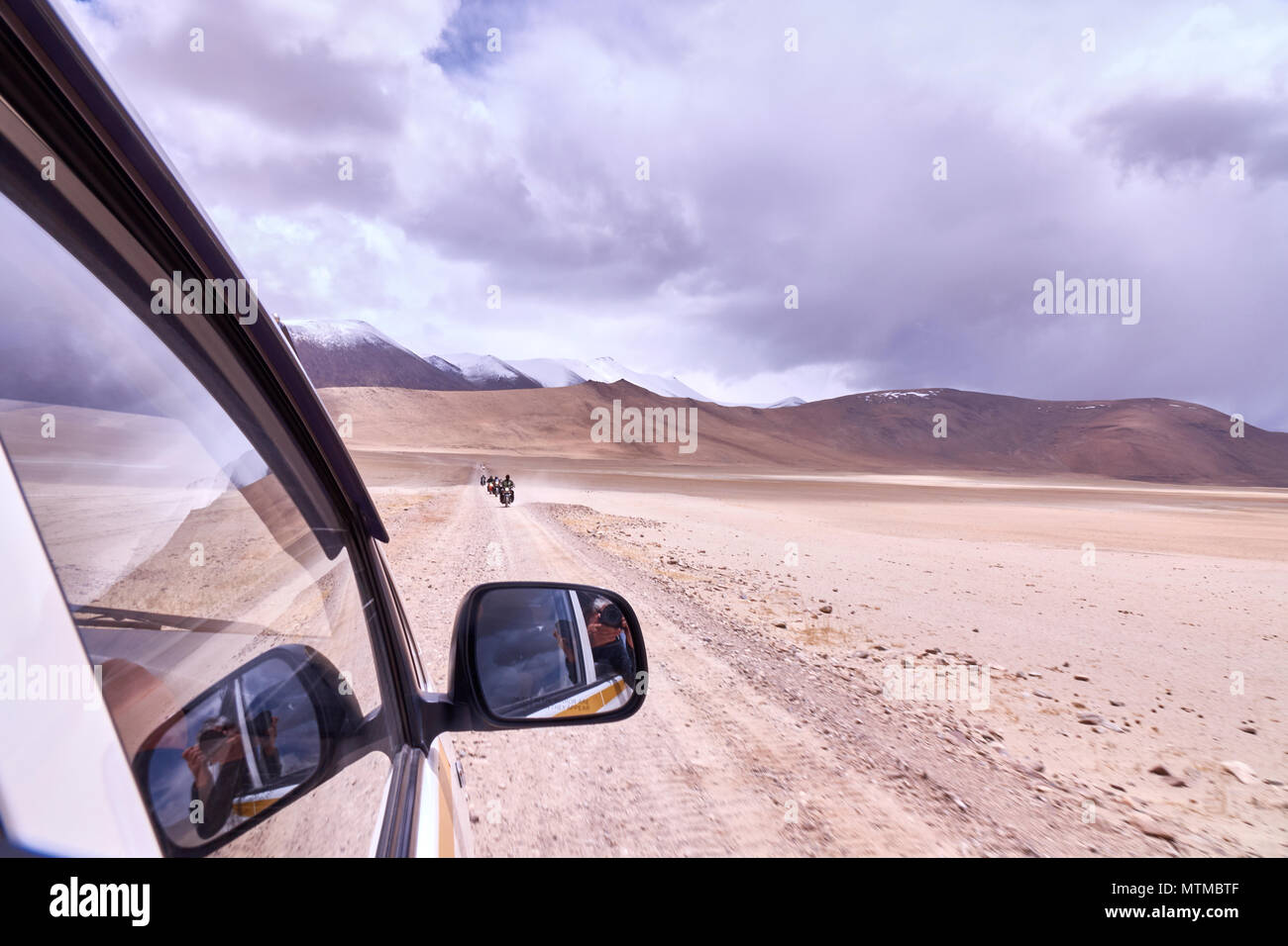 Tanglang La mountain pass Ladakh Stock Photo - Alamy