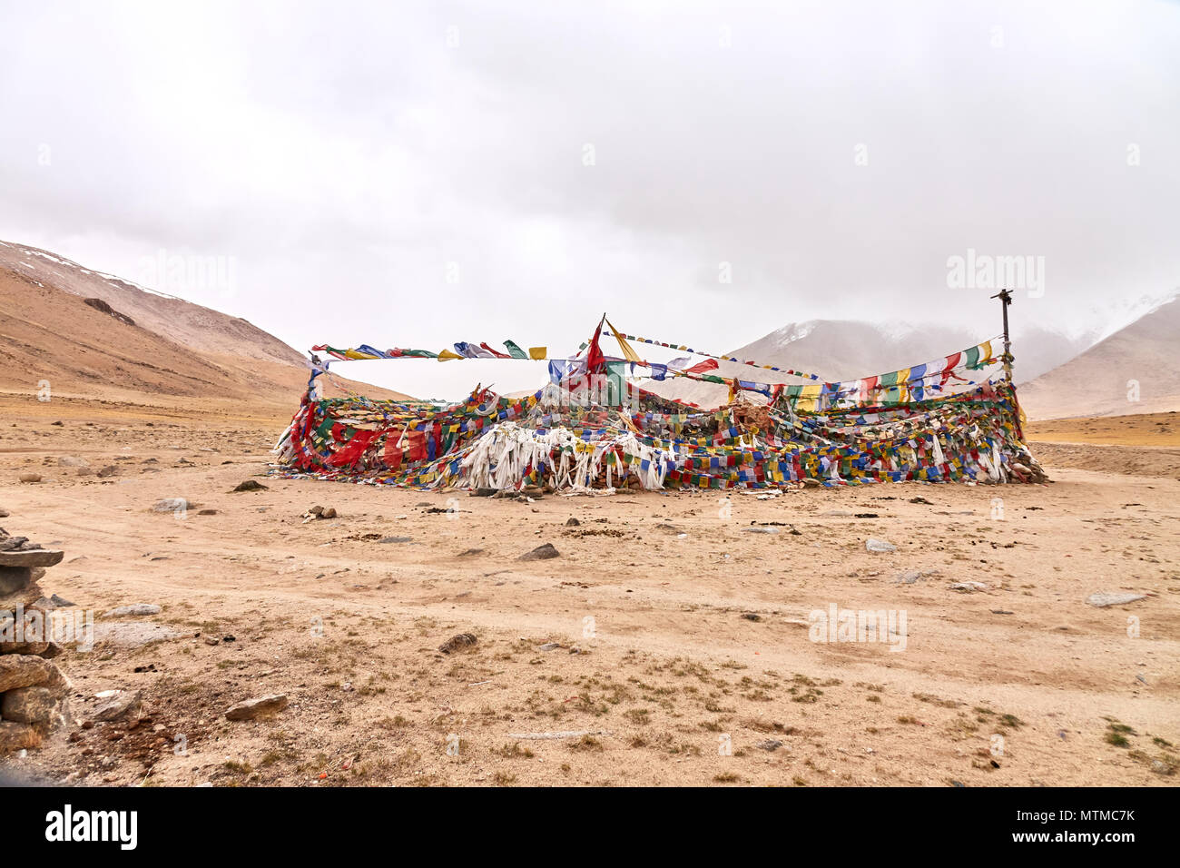 Tanglang La mountain pass Ladakh Stock Photo - Alamy