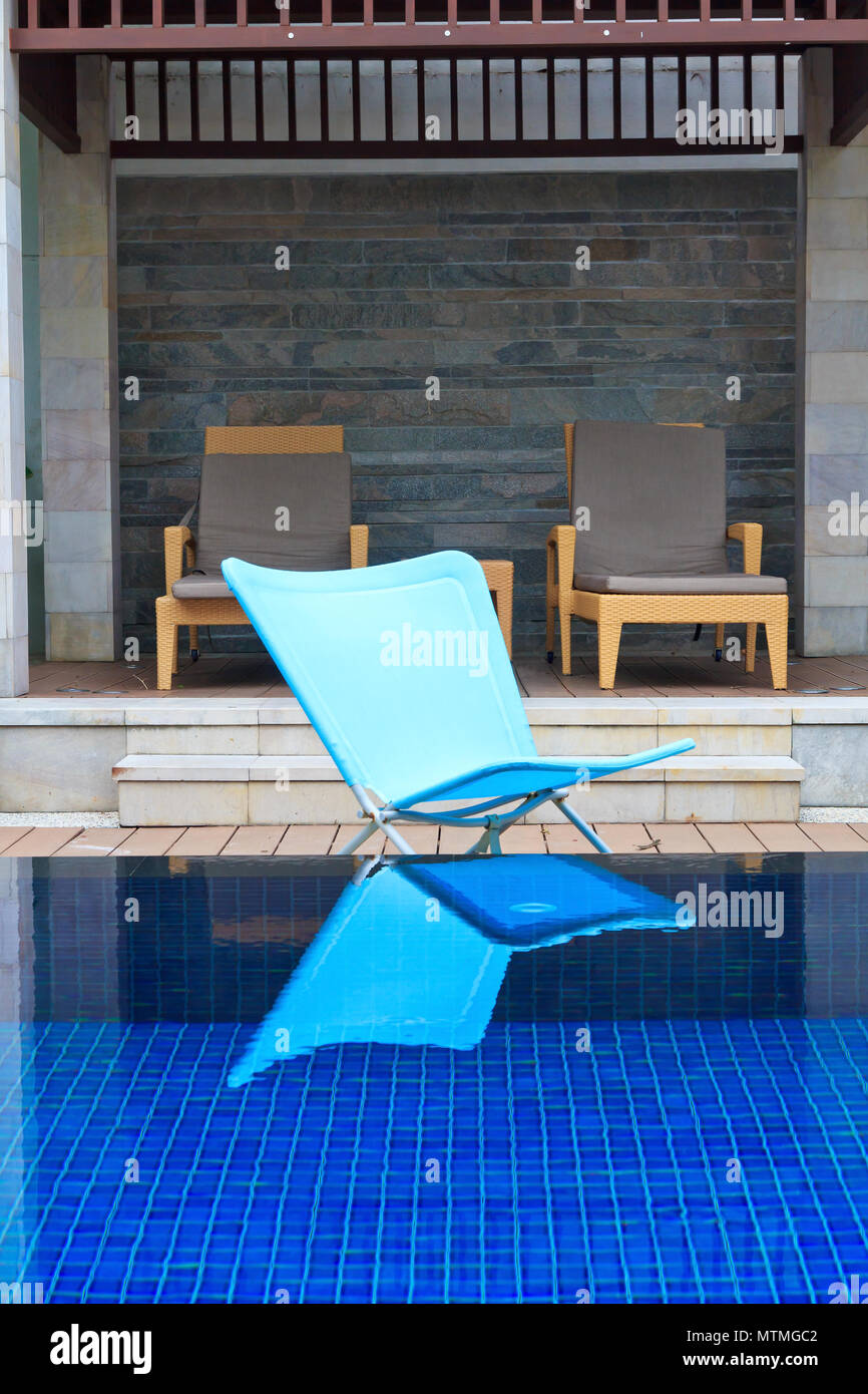 Relax chairs luxury hotel swimming pool Stock Photo - Alamy