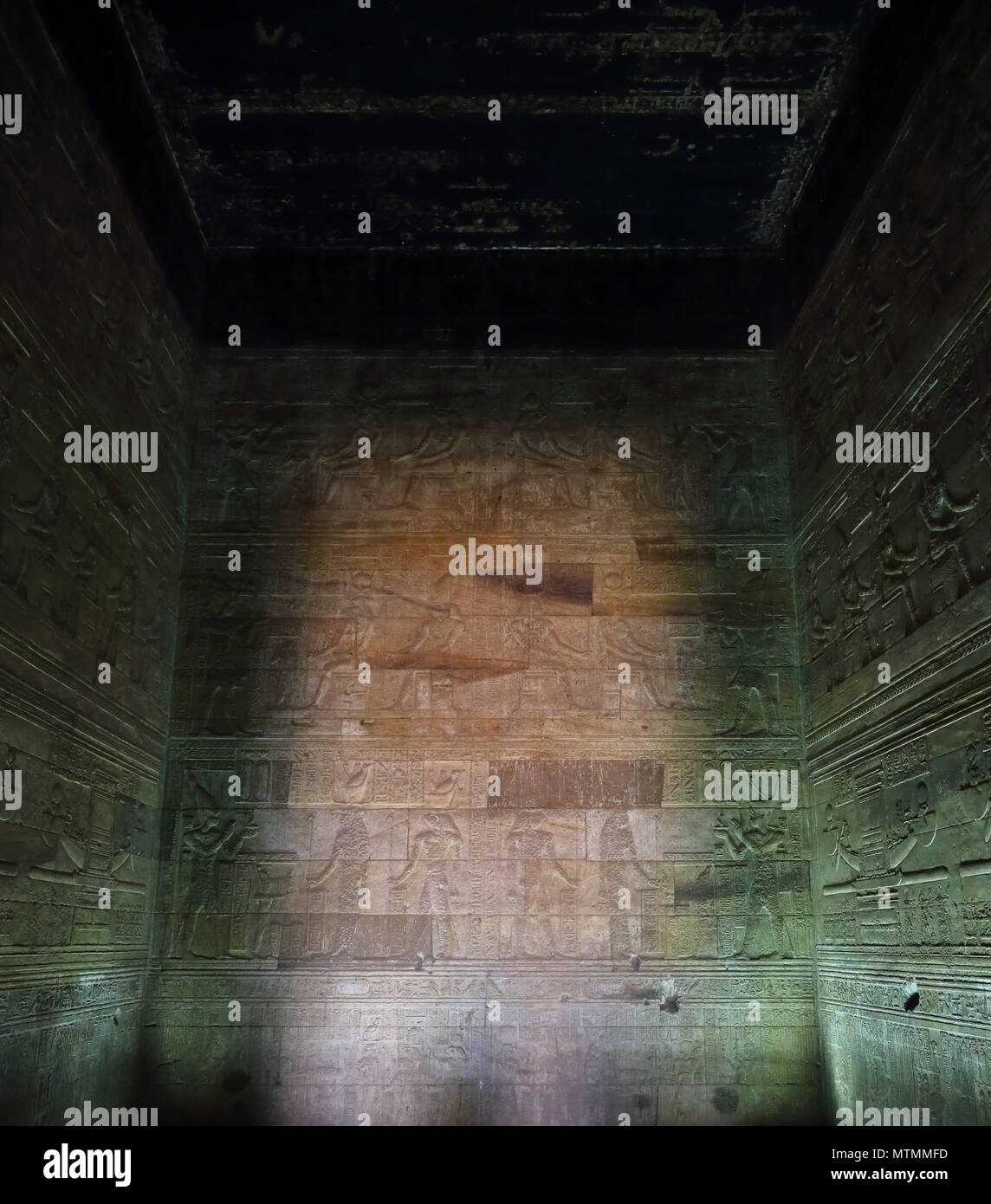 interior of tomb in egypt Stock Photo - Alamy