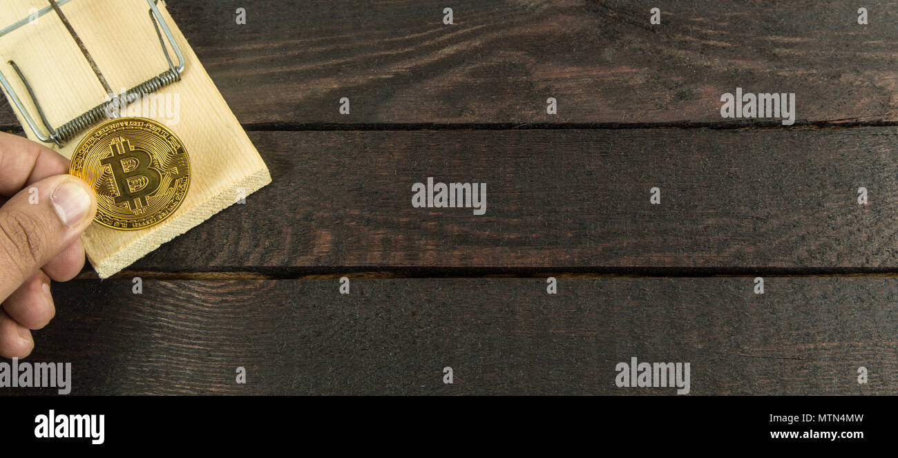 Wooden mouse trap hi-res stock photography and images - Alamy