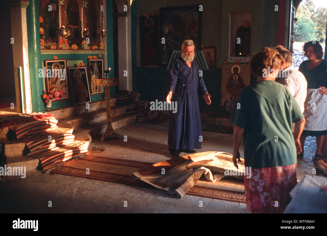 Eastern orthodox church priest hi-res stock photography and images - Alamy