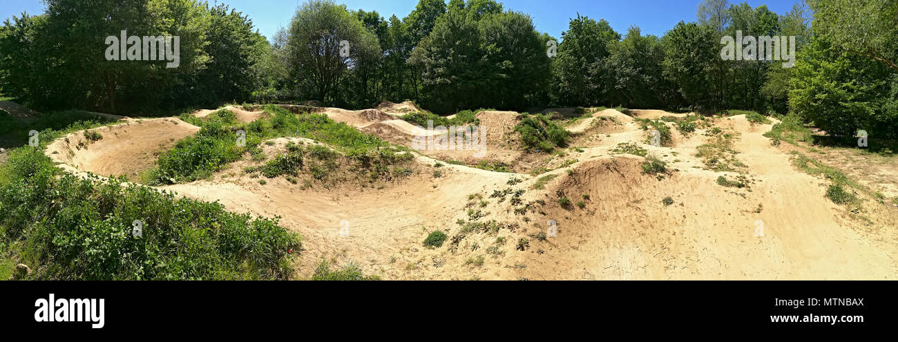 Mountainbike slopestyle hi-res stock photography and images - Alamy