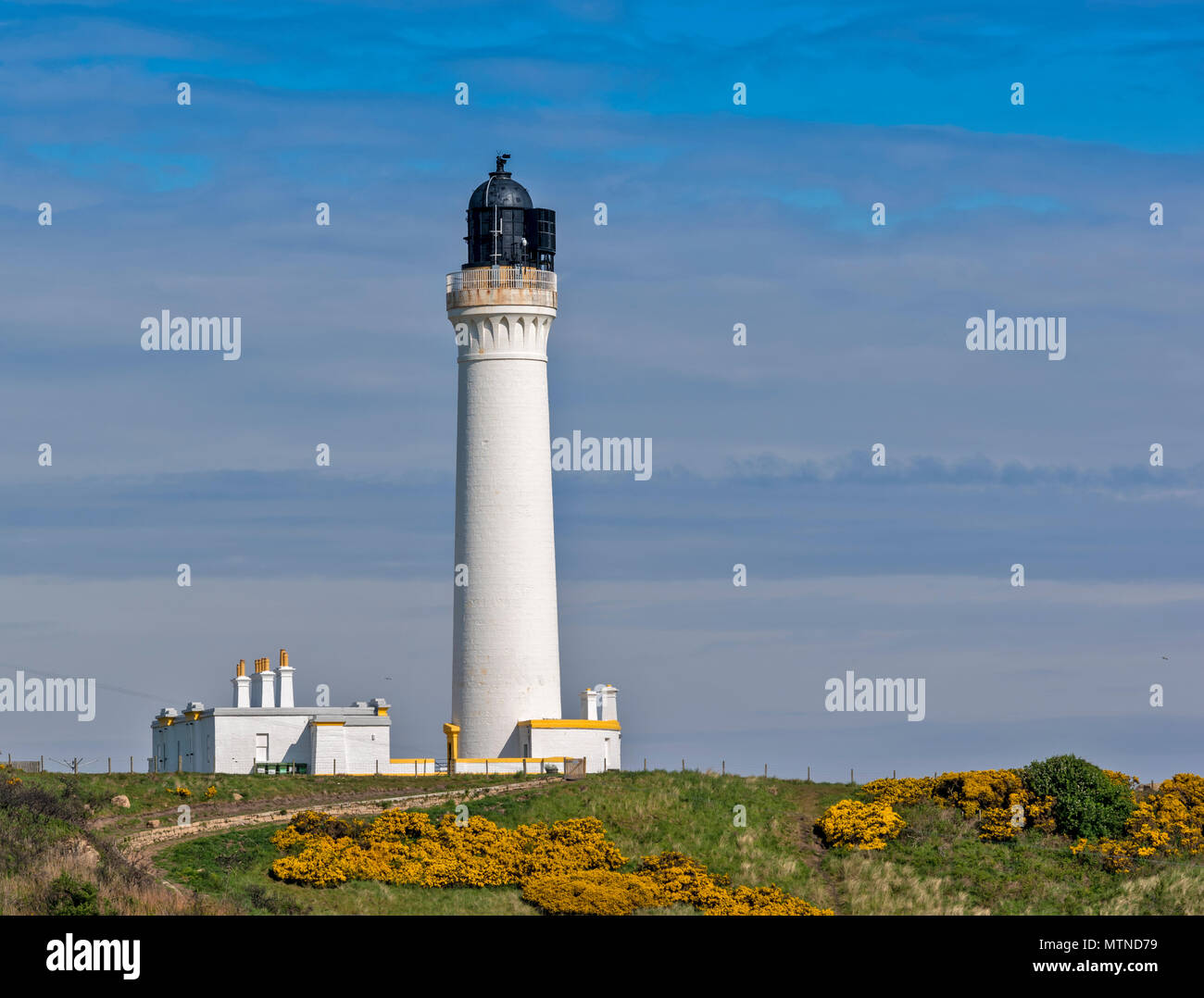 COVESEA LIGHTHOUSE LOSSIEMOUTH BEACH SCOTLAND WHITE COLUMN ON A HILL ...