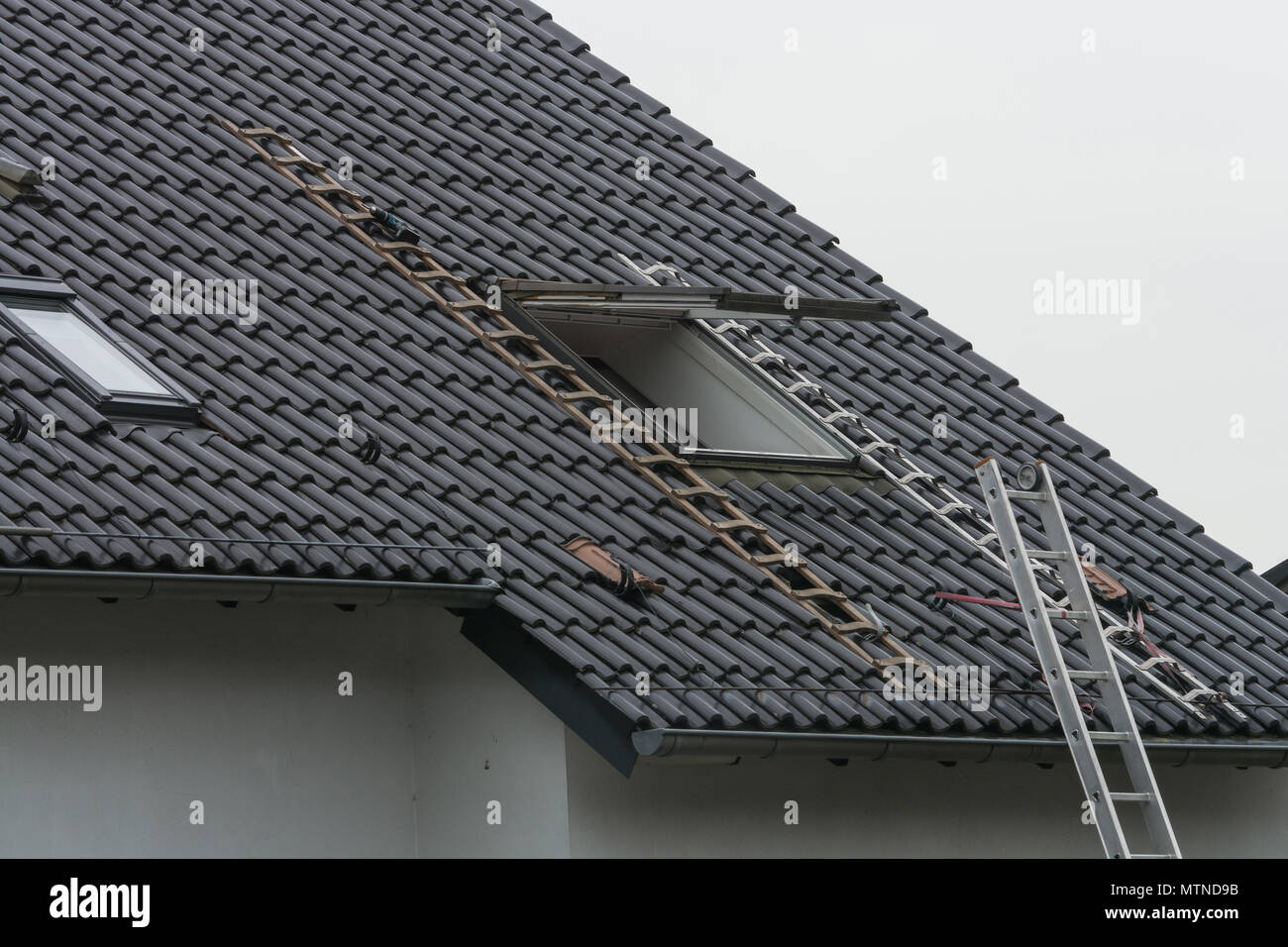 Roofing, installation or repair of a roof window on a pitched roof ...