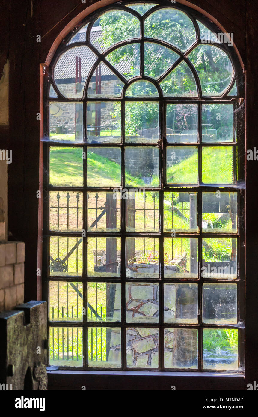 Antique cast iron windows hi-res stock photography and images - Alamy