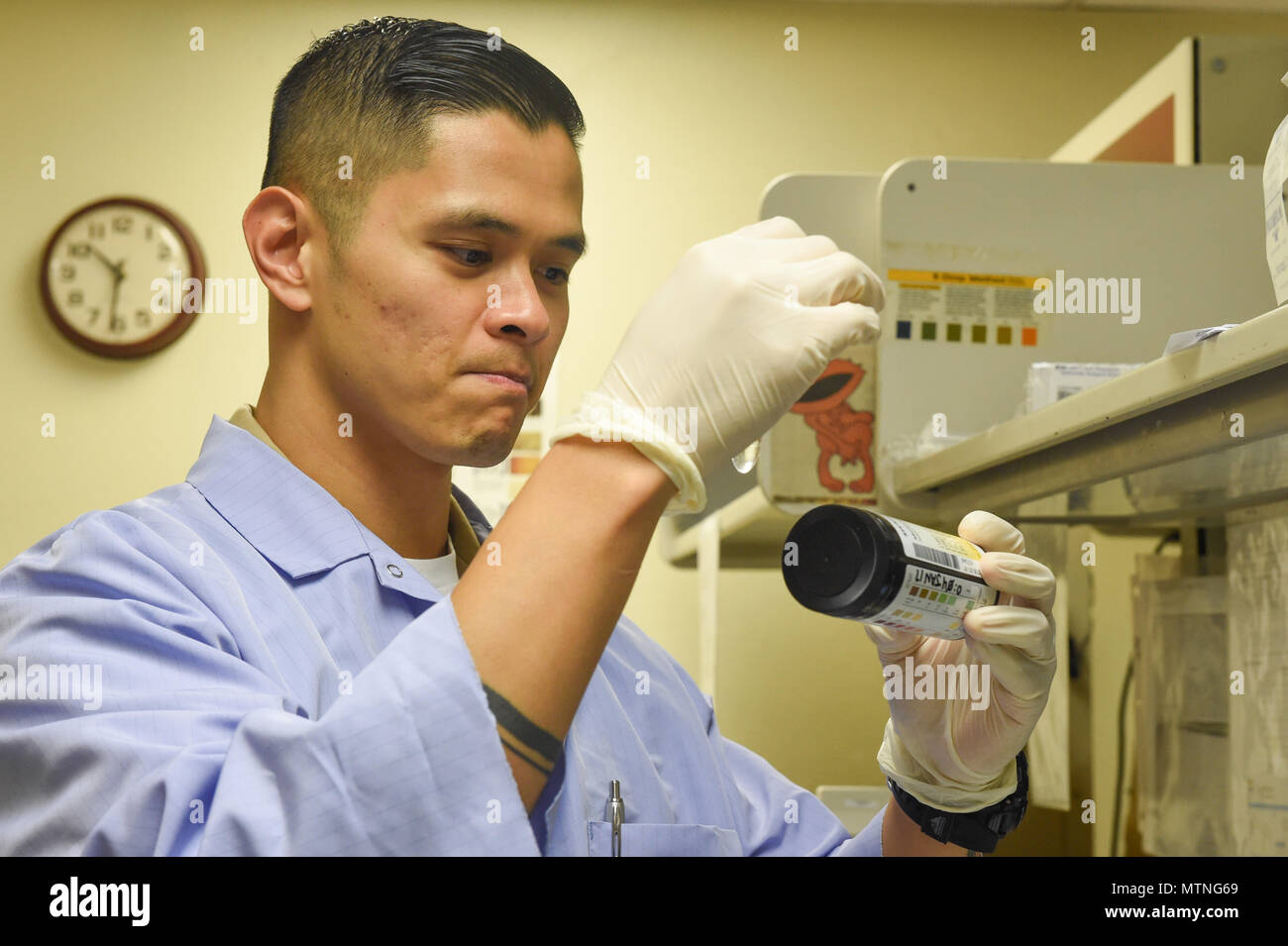 170107-N-CF658-025 (Jan.7, 2017) Hospital Corpsman 1st Class Oliver ...