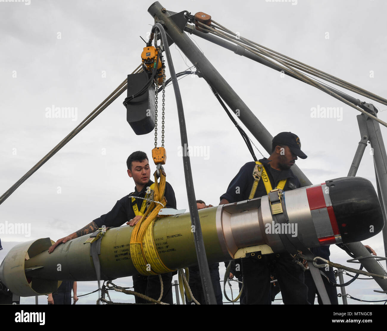 170108-N-RM689-062 PACIFIC OCEAN (Jan. 8, 2017) Sonar Technician ...