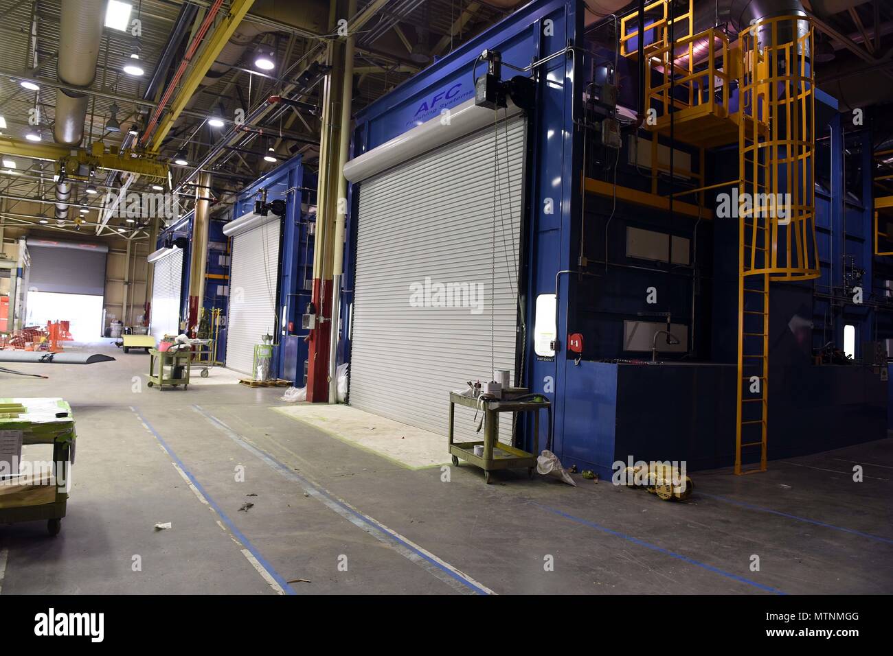 Industrial aviation workflow hi-res stock photography and images - Alamy