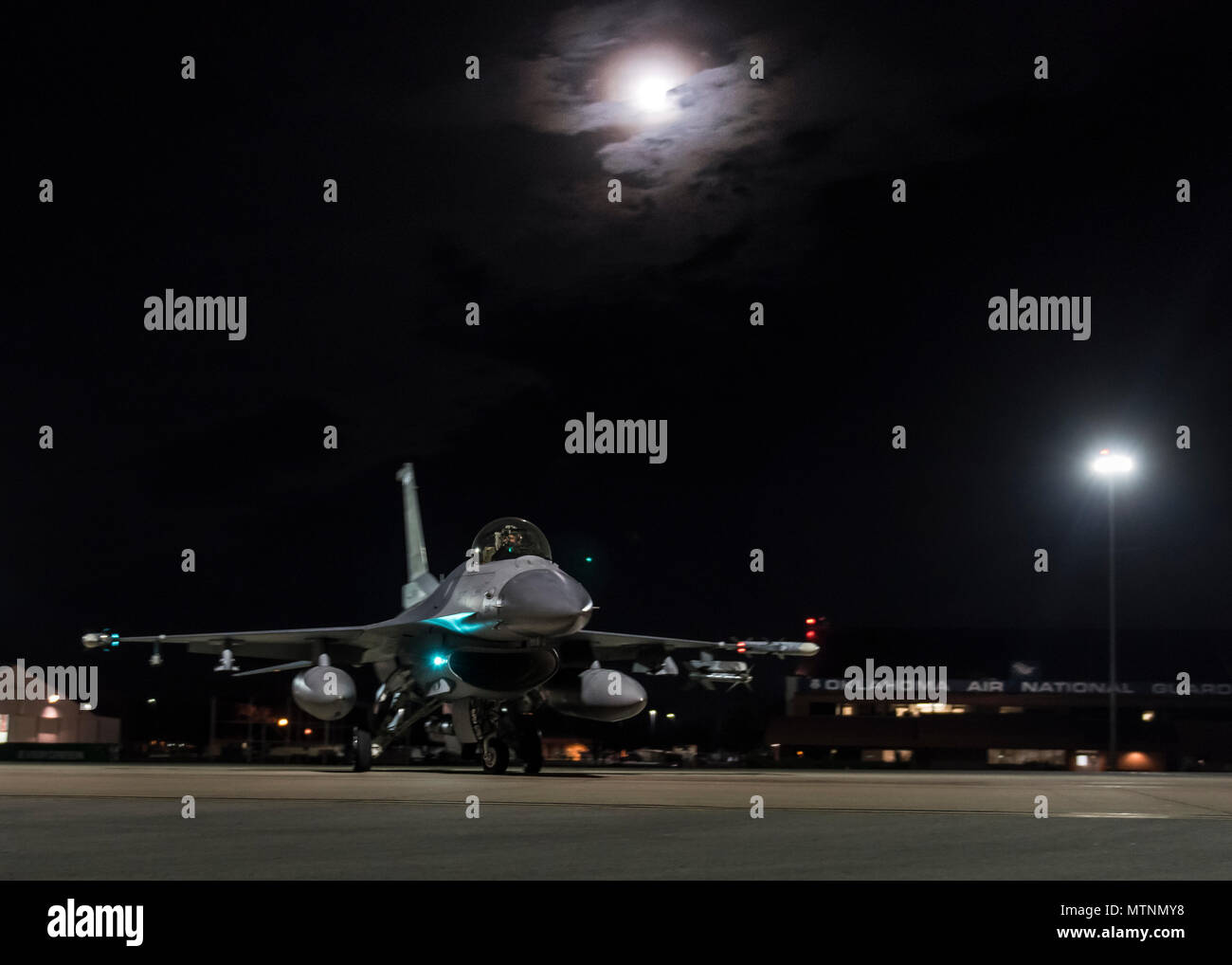 A U.S. Air National Guard, F-16 Fighting Falcon at the 138th Fighter ...