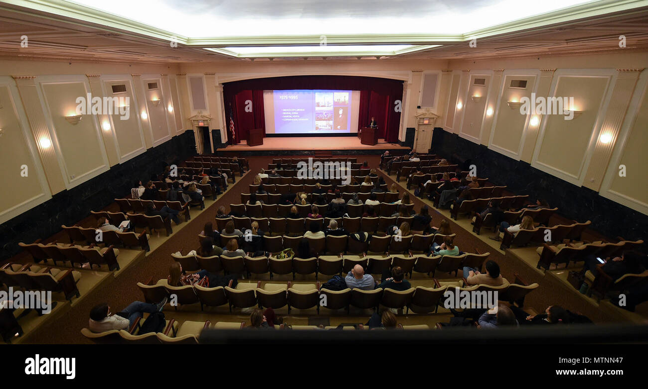 Mary raum hi-res stock photography and images - Alamy