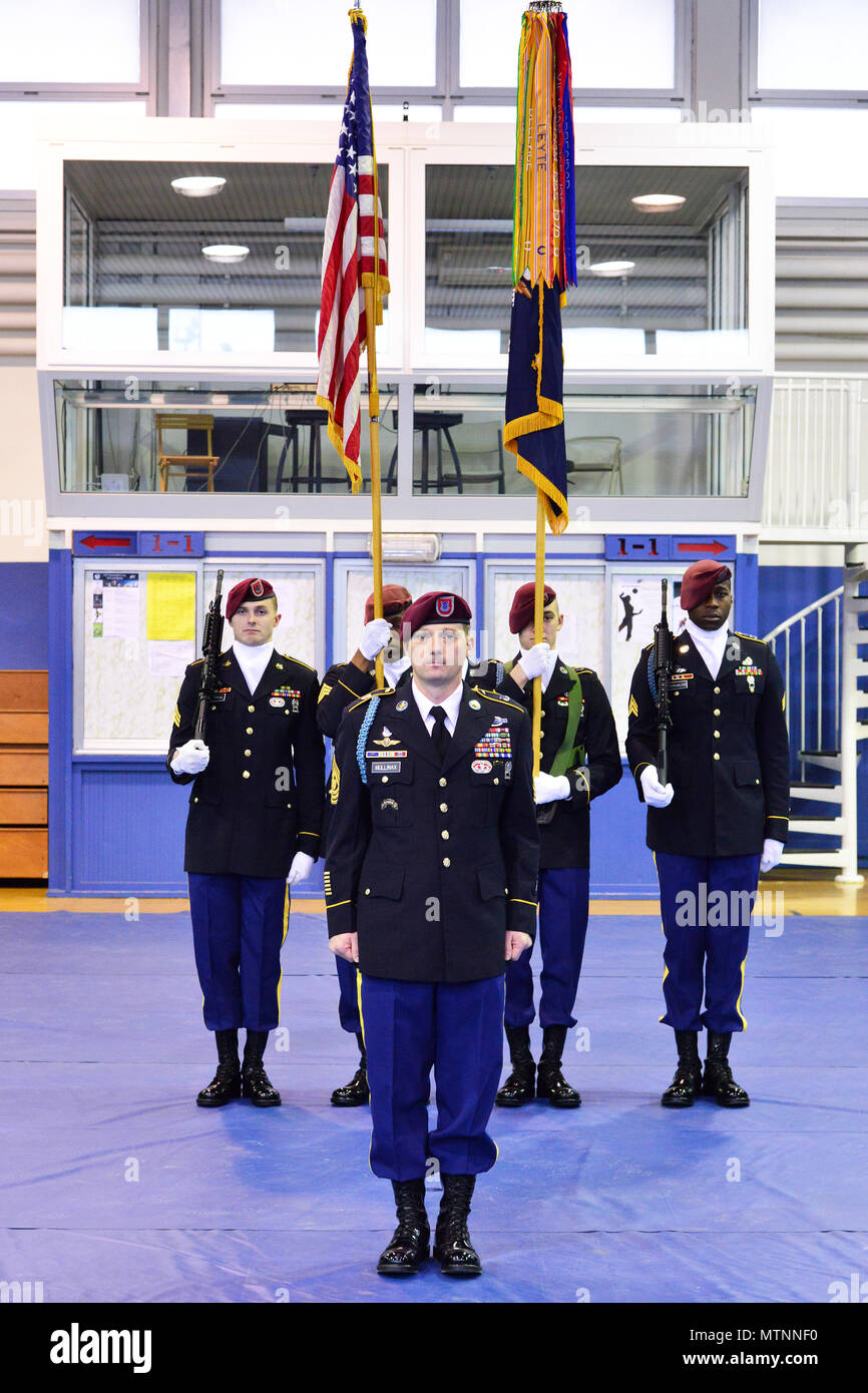 Command sgt maj christopher l mullinax hi-res stock photography and ...