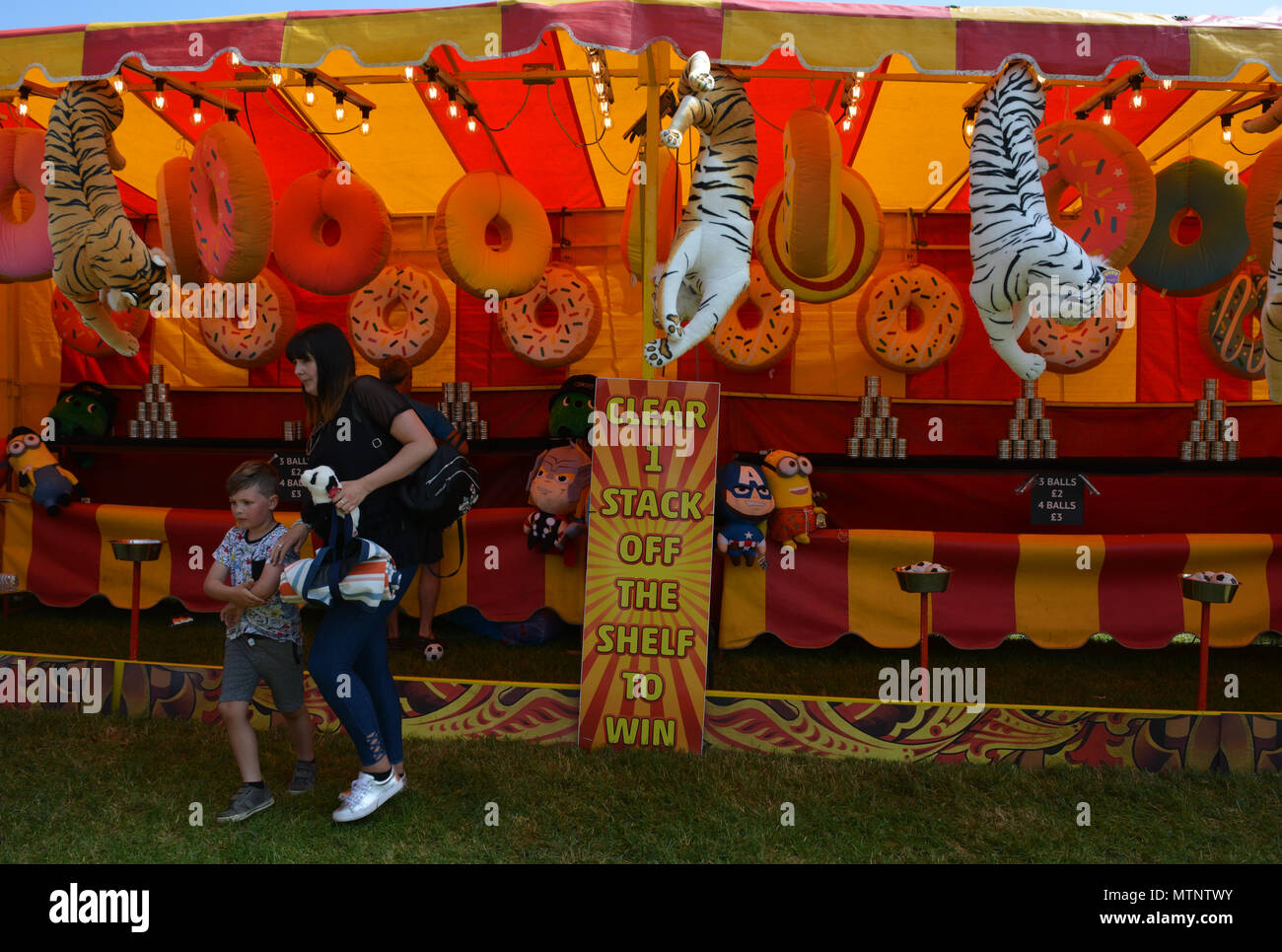 Funfairs hi-res stock photography and images - Alamy