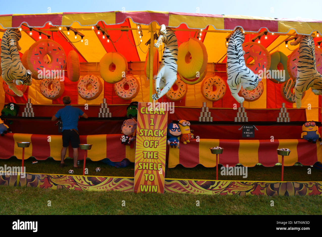 Coconut shy game at the fair hi-res stock photography and images - Alamy