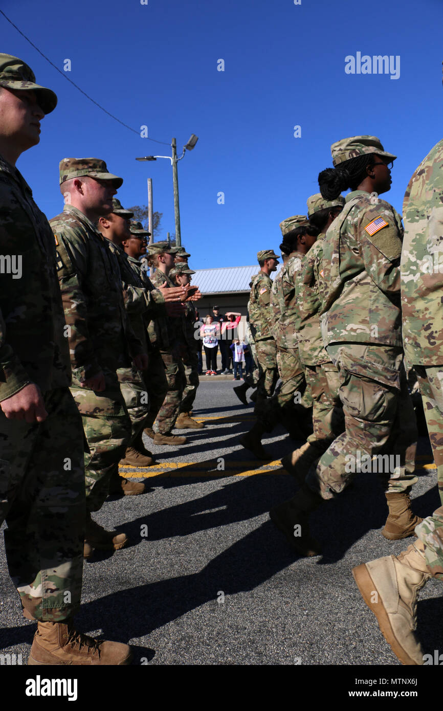 U S Army Soldiers With 703rd Brigade Support Battalion High Resolution ...