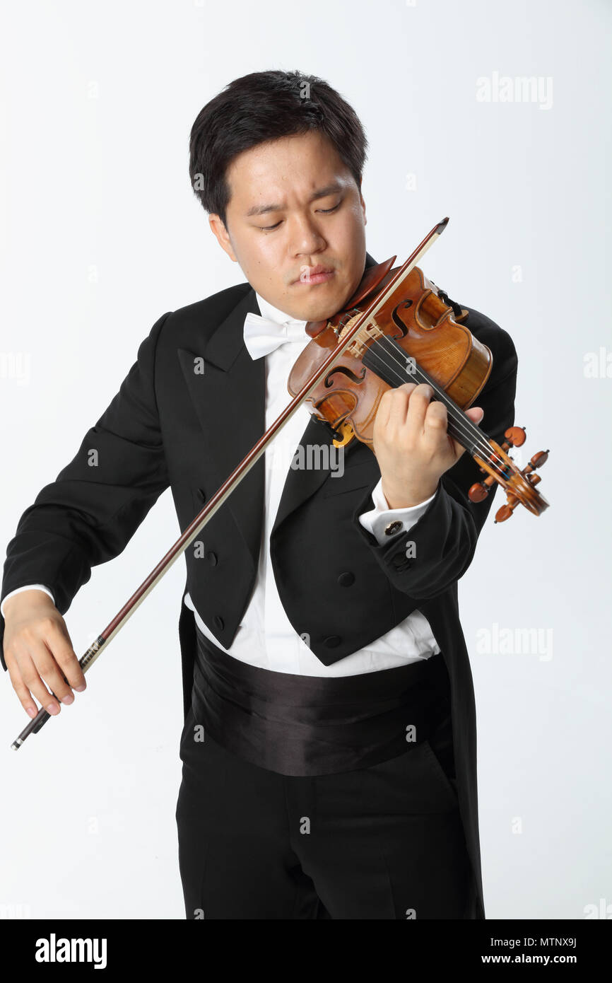 Japanese violinist hi-res stock photography and images - Alamy