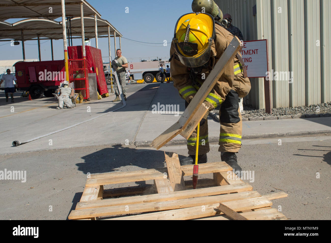 Combined hoisting hi-res stock photography and images - Alamy