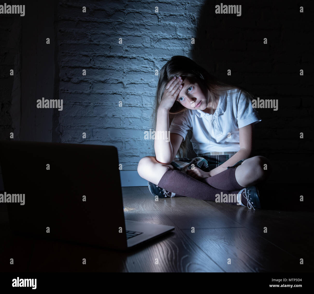 Scared bullied hi-res stock photography and images - Alamy