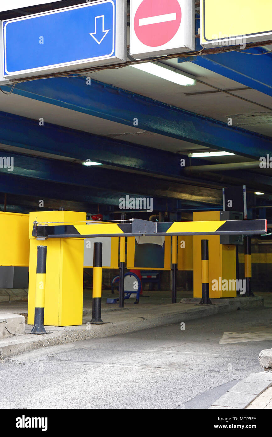 Parking garage entrance hi-res stock photography and images - Alamy