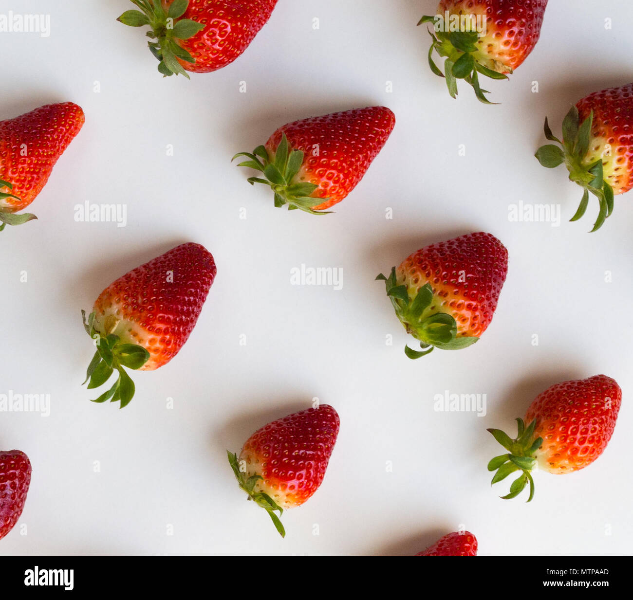 Strawberries pattern hi-res stock photography and images - Alamy