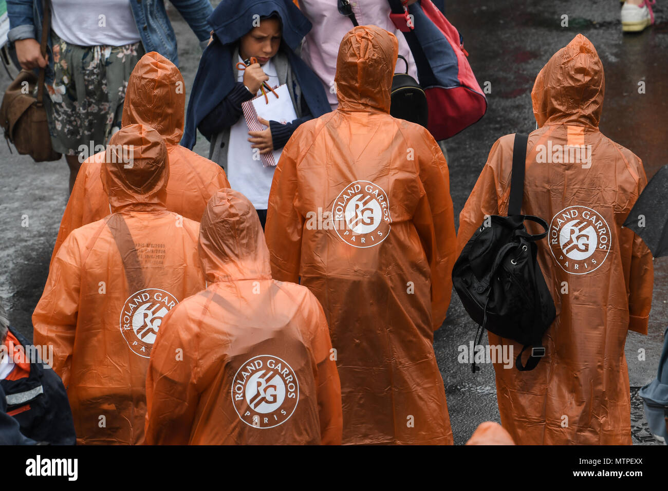 French Open 2018, Roland Garros, rain, raincoat Stock Photo - Alamy