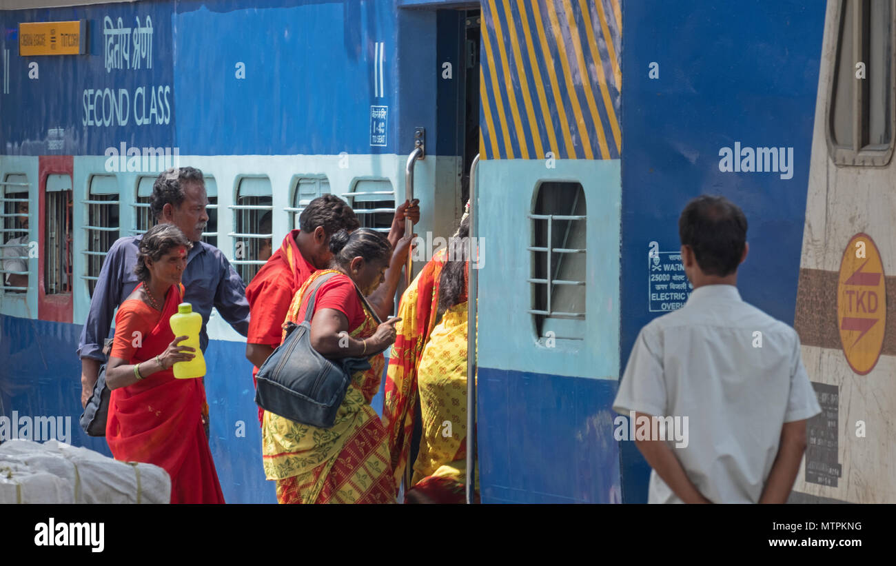 Queue rail platform hi-res stock photography and images - Alamy