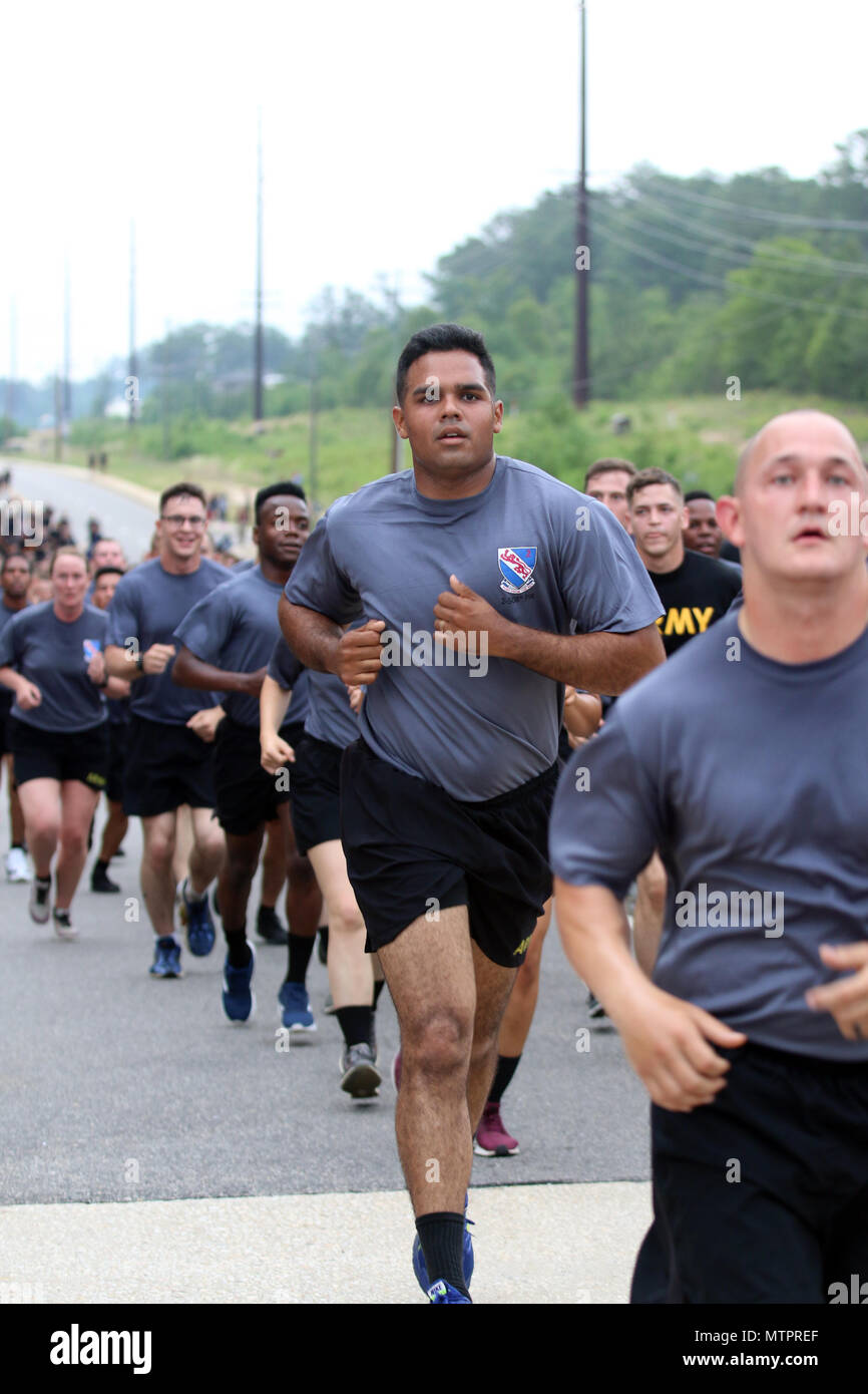 U.S. Army paratroopers assigned to the 82nd Airborne Division ...