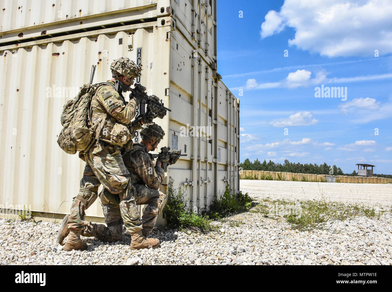 Reconnaissance paratroopers from the 173rd Airborne Brigade's 1/91 ...