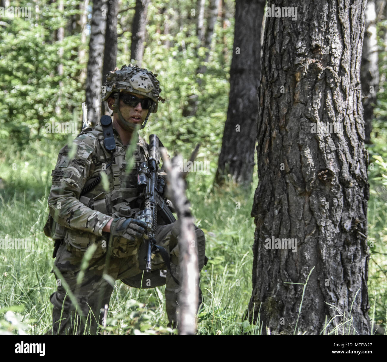 A reconnaissance paratrooper from the 173rd Airborne Brigade's 1/91 ...