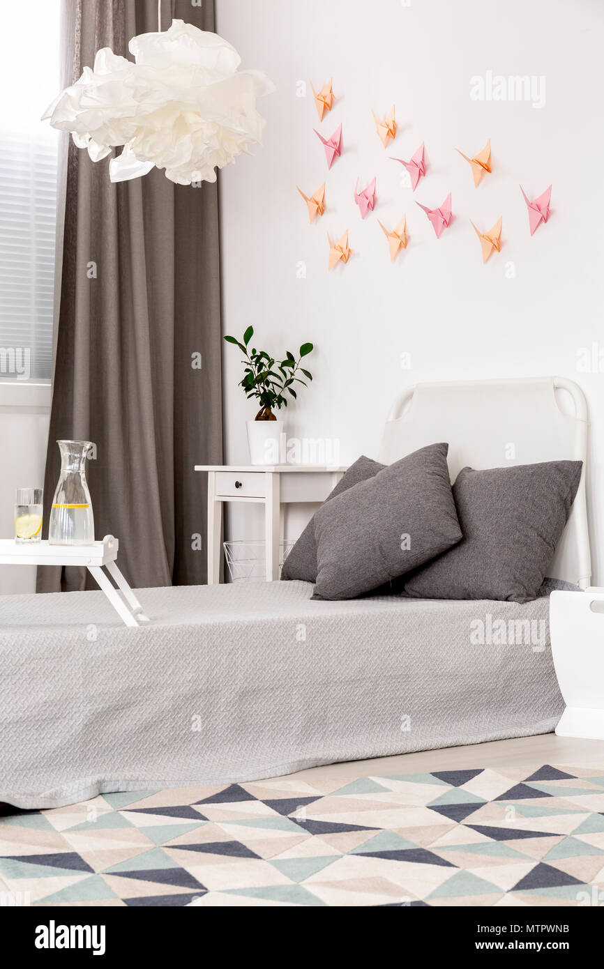 Origami bird bed hi-res stock photography and images - Alamy