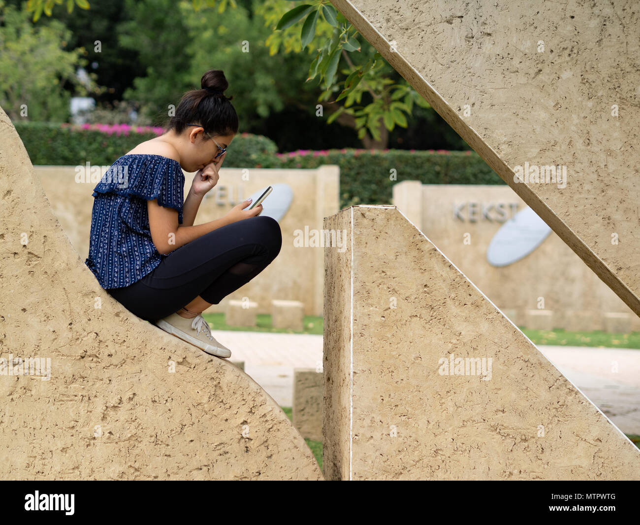 Teen relaxing hi-res stock photography and images - Alamy