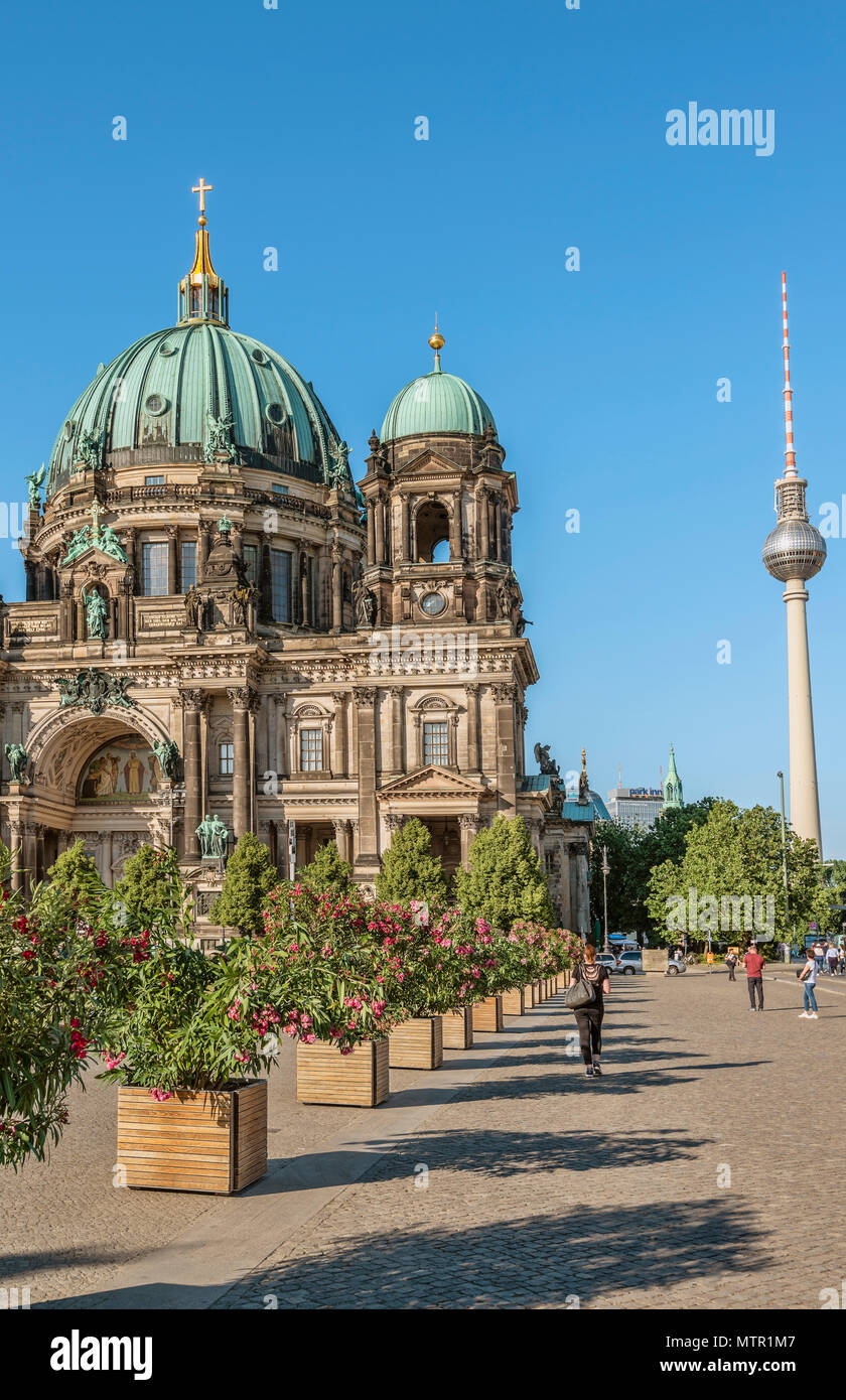 Spring berlin tower fernsehturm hi-res stock photography and images - Alamy