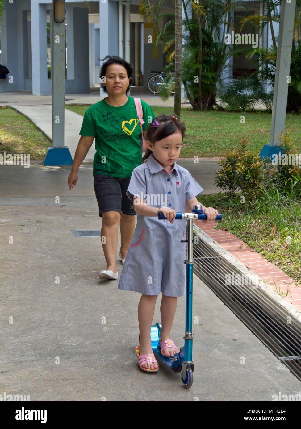 Singapore hdb residents hi-res stock photography and images - Alamy