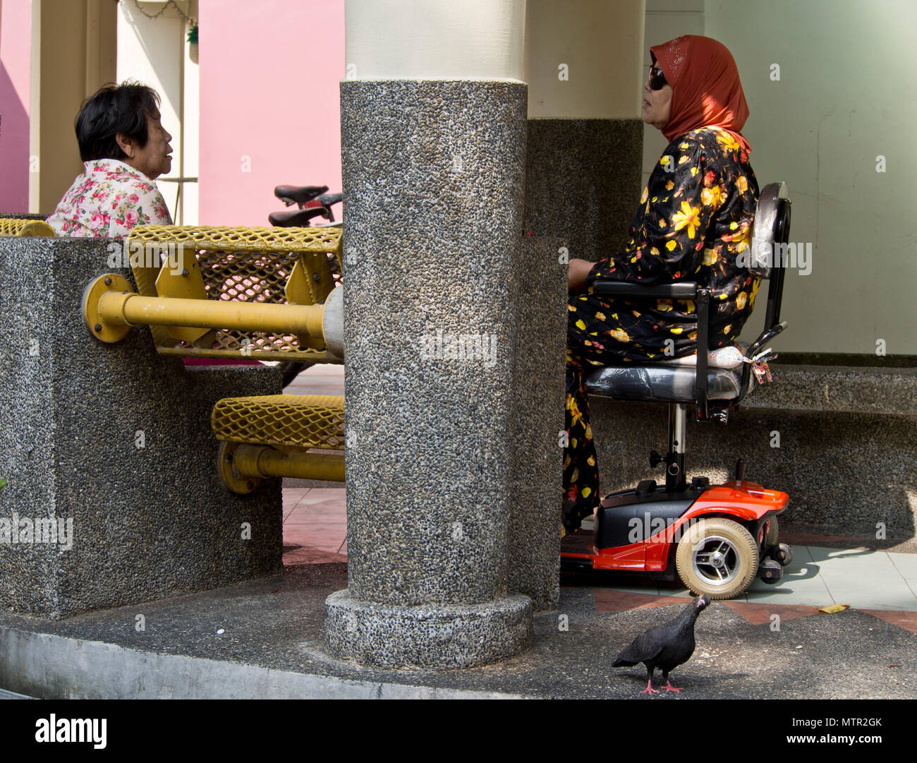 Singapore hdb residents hi-res stock photography and images - Alamy
