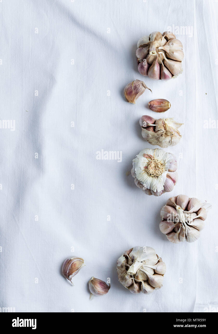 Multiple garlic cloves hi-res stock photography and images - Alamy