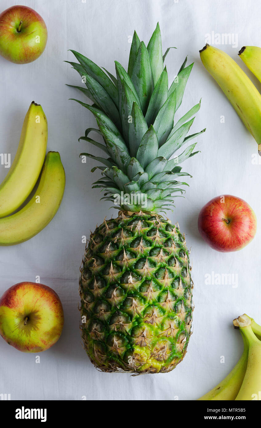 Pineapple and apples hi-res stock photography and images - Alamy