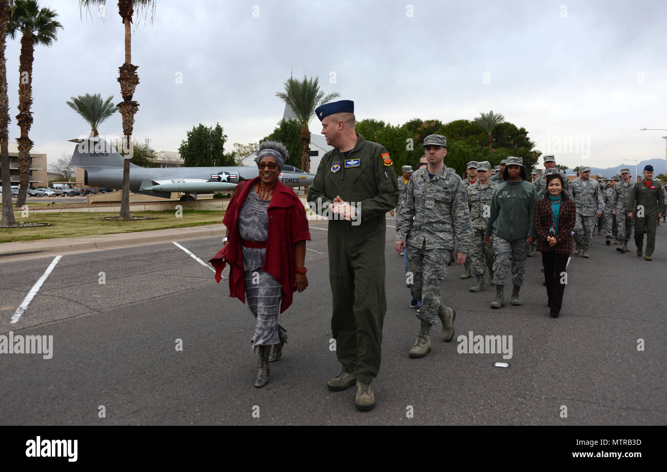 Col shoemaker hi-res stock photography and images - Alamy