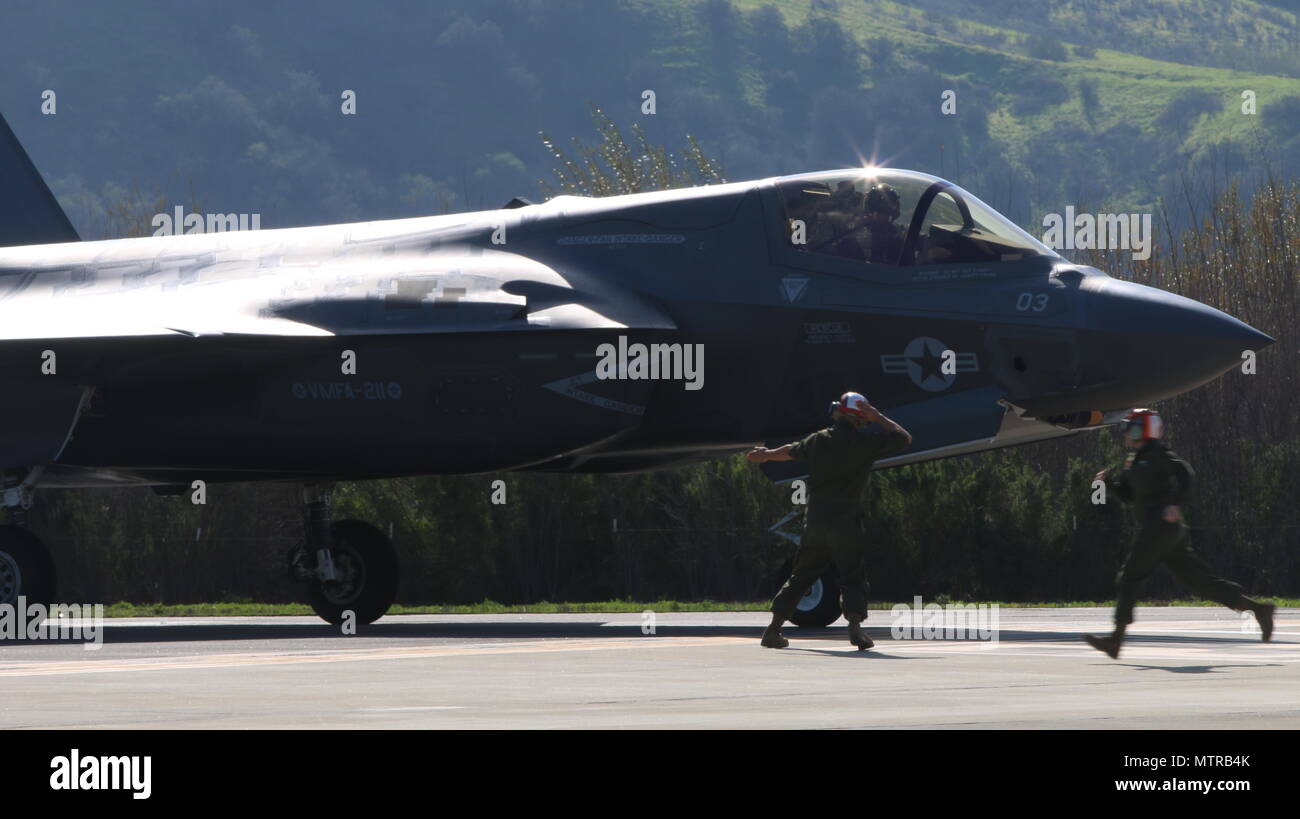 Marine Corps personnel test flight line operations for the F-35B ...