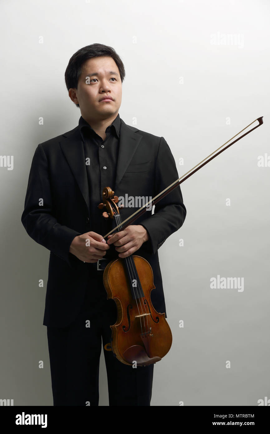 Japanese violinist hi-res stock photography and images - Alamy