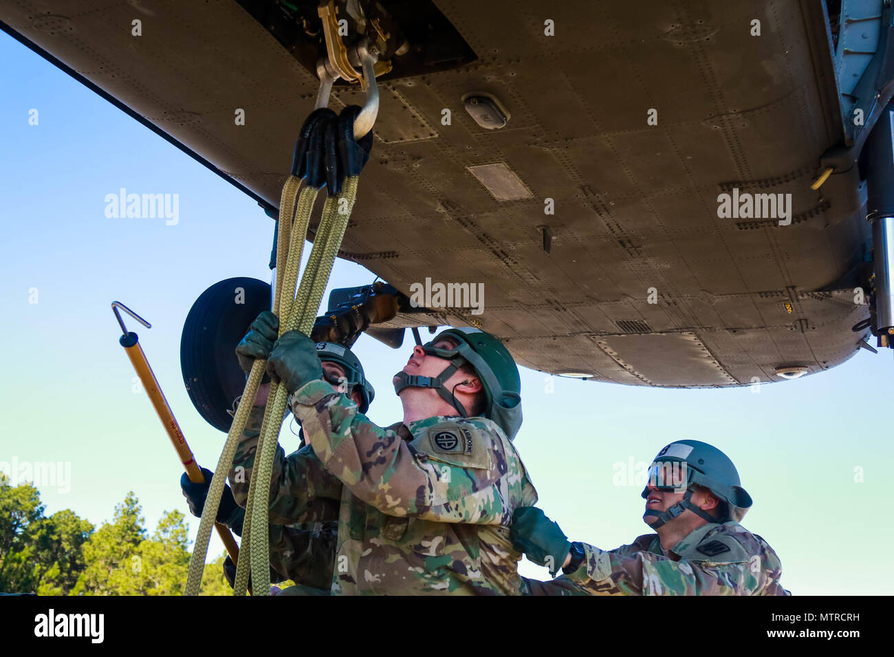 Soldiers from the DeGlopper Air Assault School, XVIII Airborne Corps ...