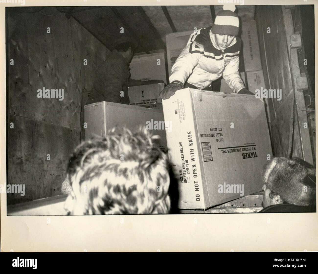 man unloading boxes Stock Photo - Alamy