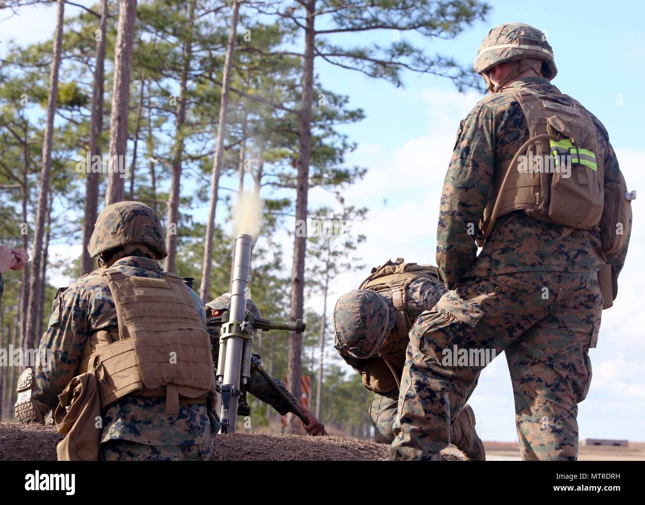 M224 60mm lightweight mortar system hi-res stock photography and images ...