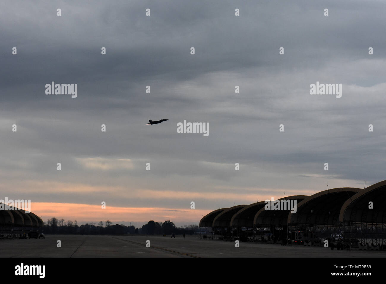 Razor talon strike eagle hi-res stock photography and images - Alamy