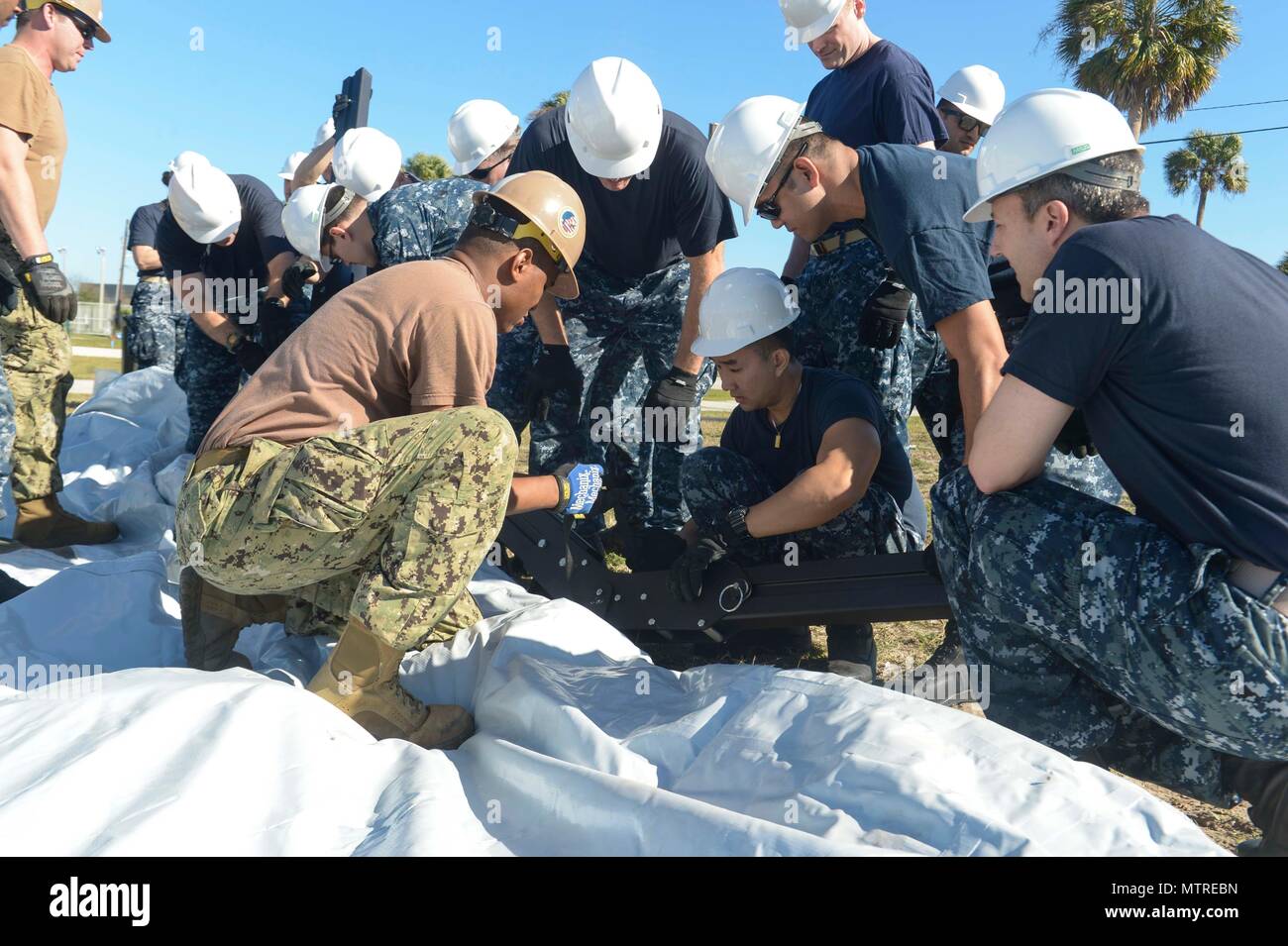 170120-N-YM856-204 (Jan. 20, 2017) MAYPORT, Florida -- Sailors from ...